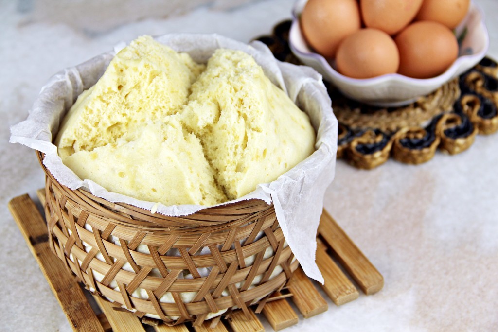 Traditional Steamed Sponge Cake (鸡蛋糕) | TheZongHan