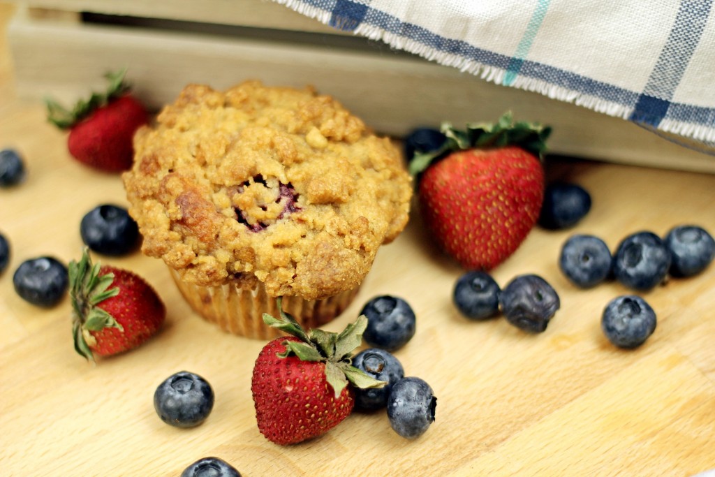 Mixed Berry Muffins with Crumble Topping | TheZongHan